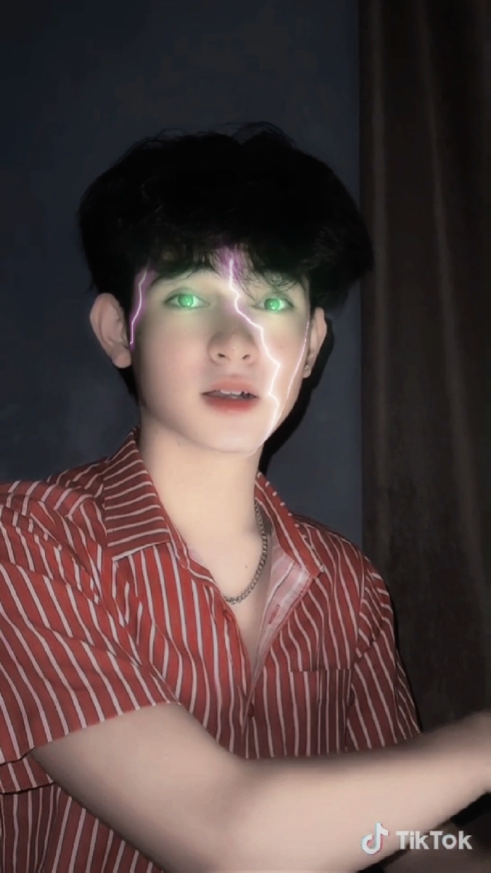 Electric Eyes Trend Pippit