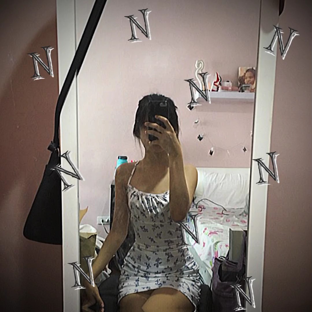 White Text Black Background - Pippit