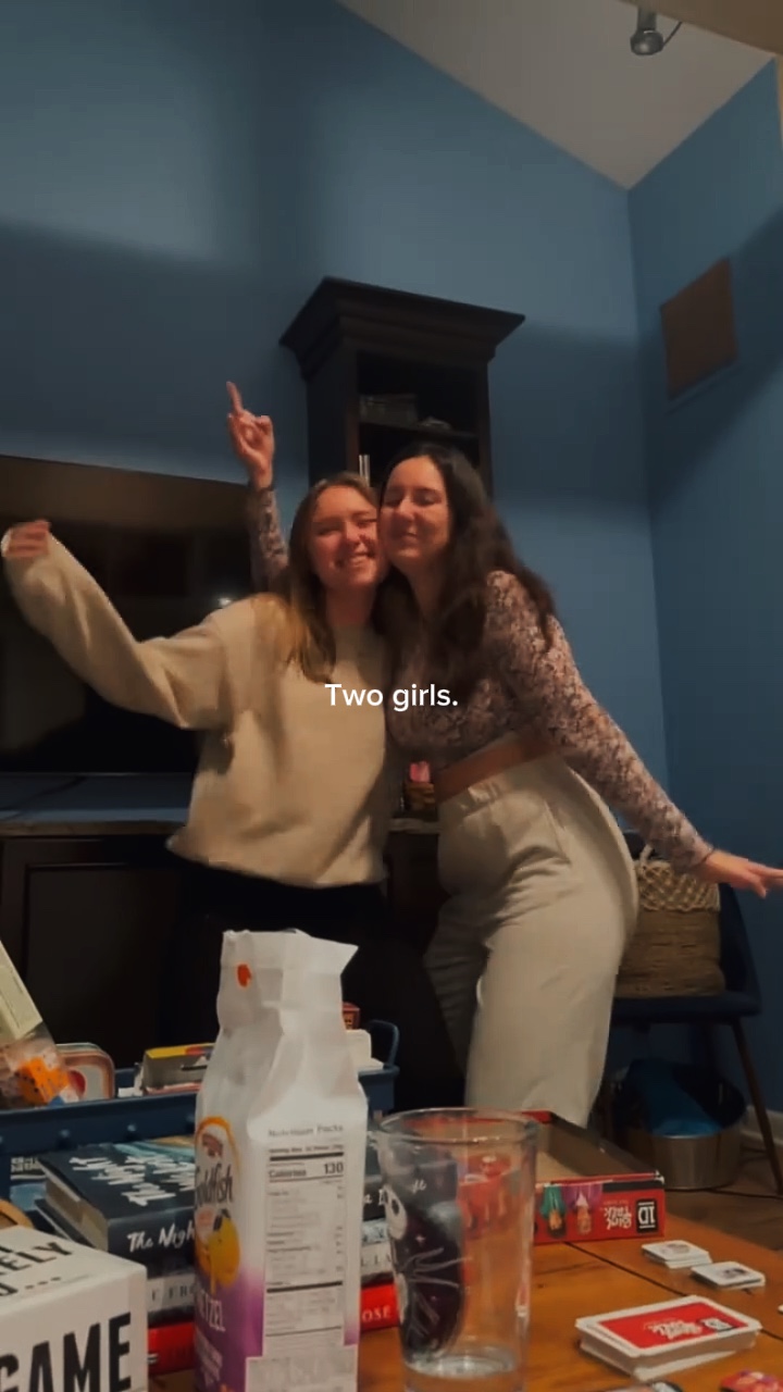 For 2 Girls Templates - Pippit