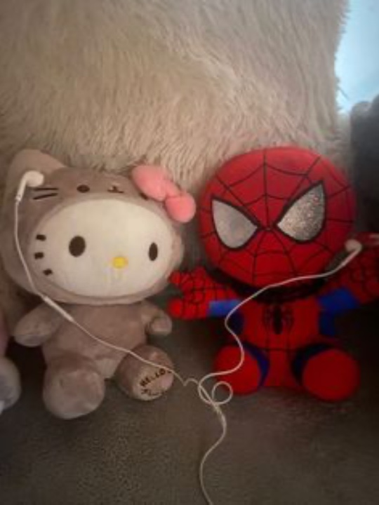 Hello Kitty y Spiderman - Pippit